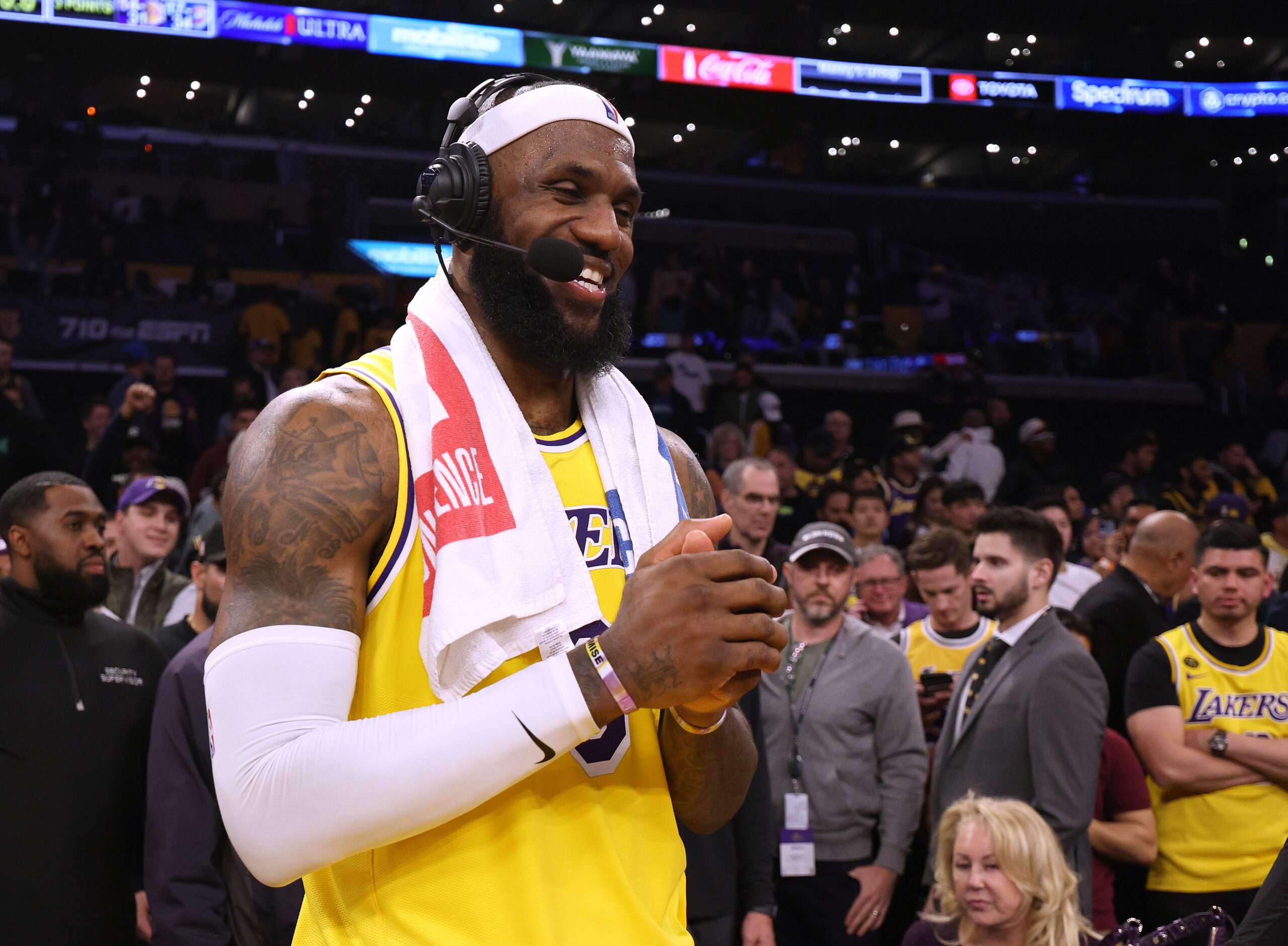 LeBron James Becomes NBA's All-Time Scoring Leader, Breaks Kareem Abdul ...