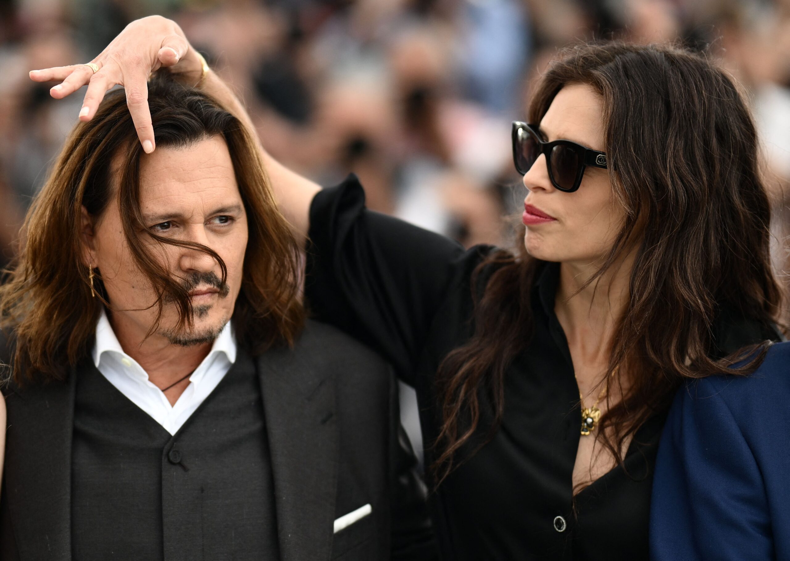Johnny Depp Receives Standing Ovation at Cannes Festival; Victims ...