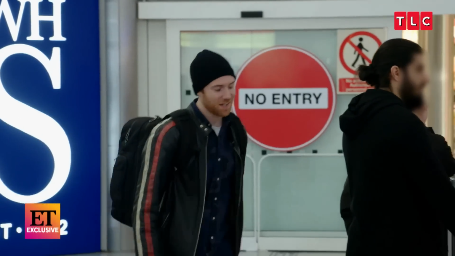 Christian and Cleo Kiss at the Airport! Then Things Get a Little Awkard ...