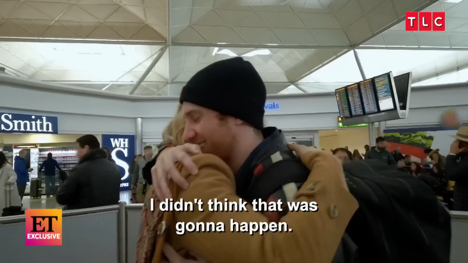 Christian and Cleo Kiss at the Airport! Then Things Get a Little Awkard ...