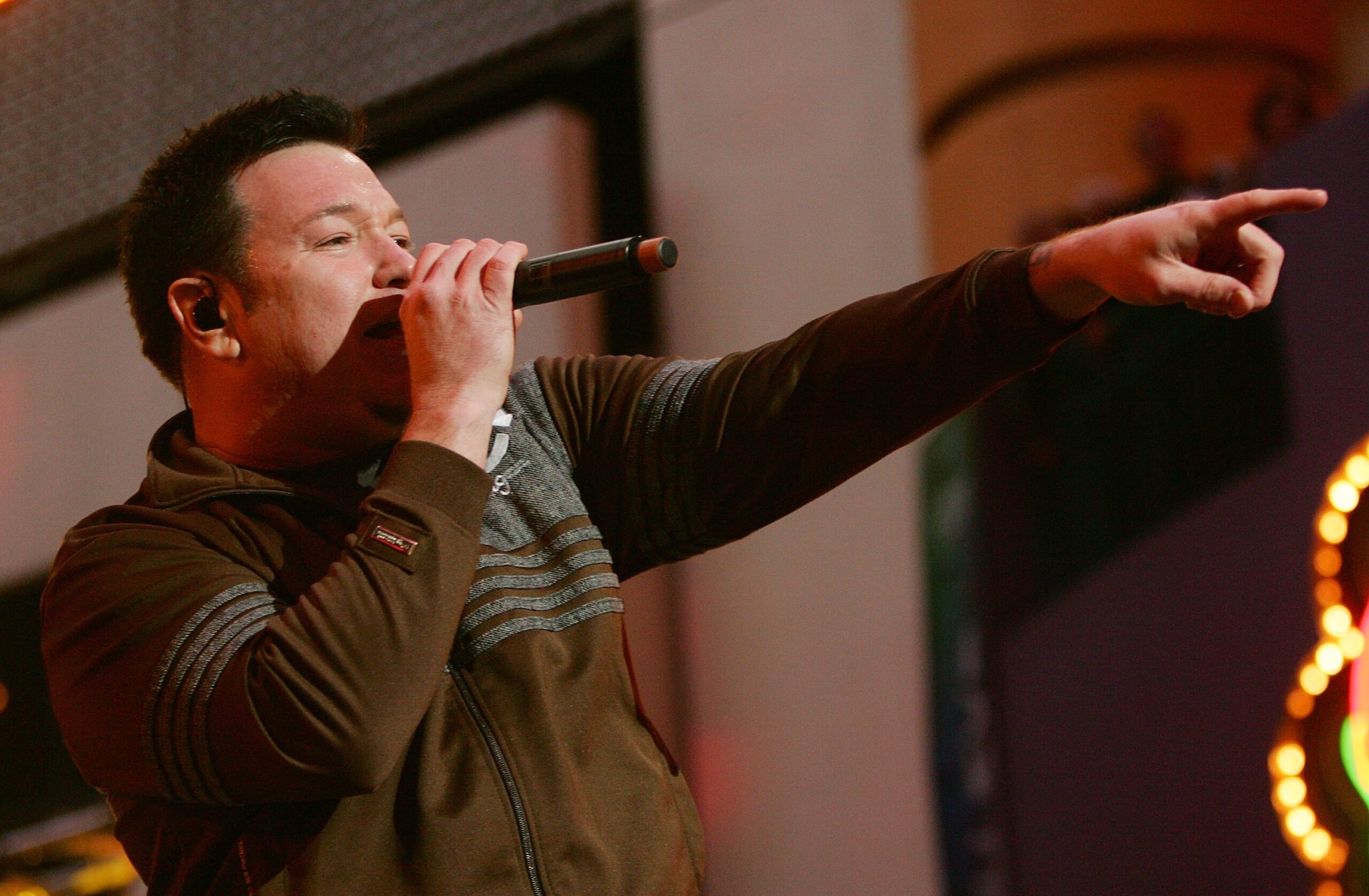 Steve Harwell Dies; Smash Mouth Singer Was 56