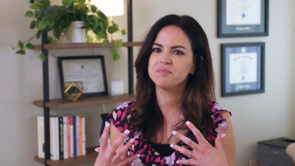 90 Day Fiance: Manuel Ditches Ashley, Calls Therapist a "Clown"