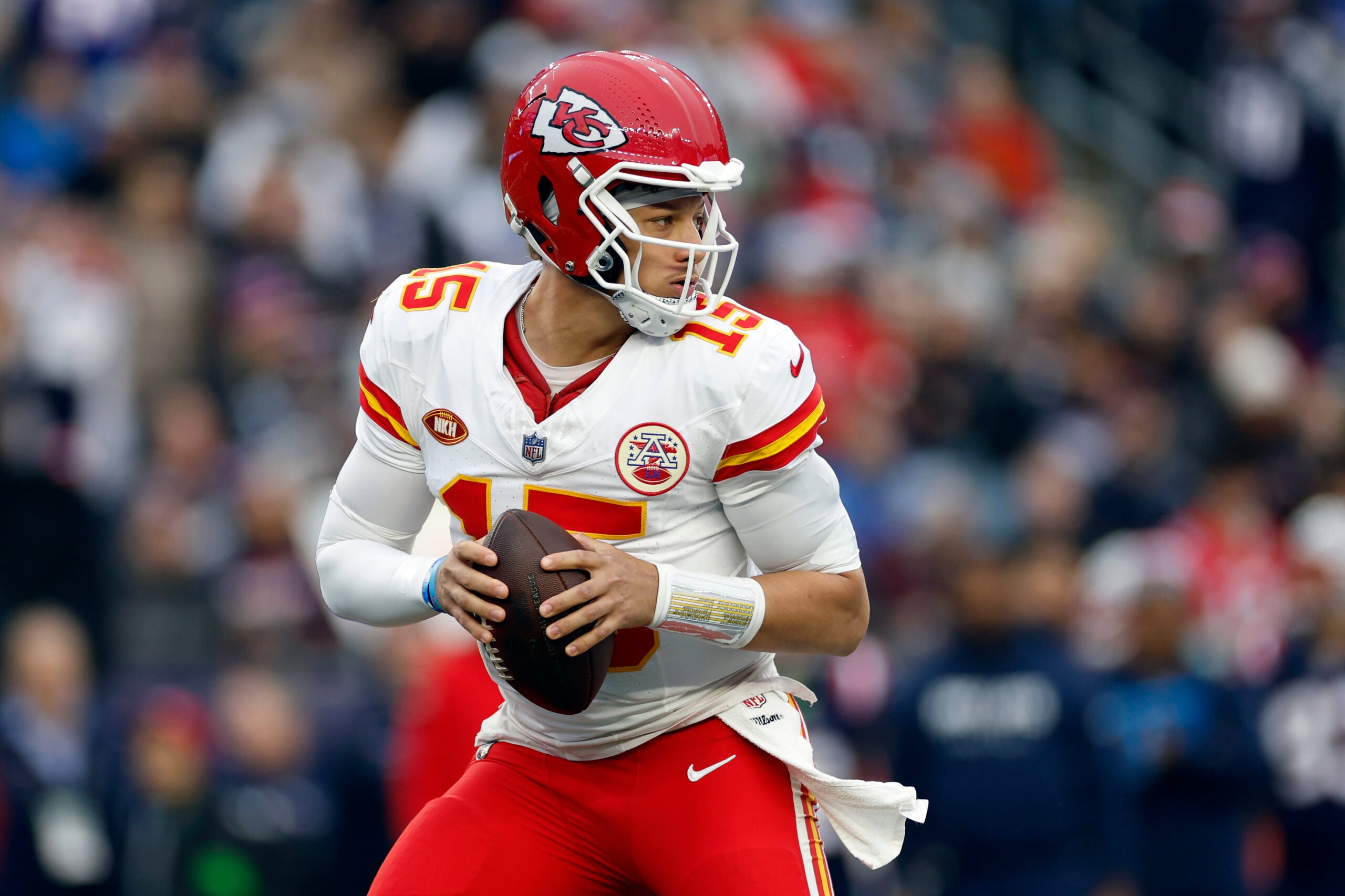 Patrick Mahomes GUSHES Over Taylor Swift: She's on My Team!