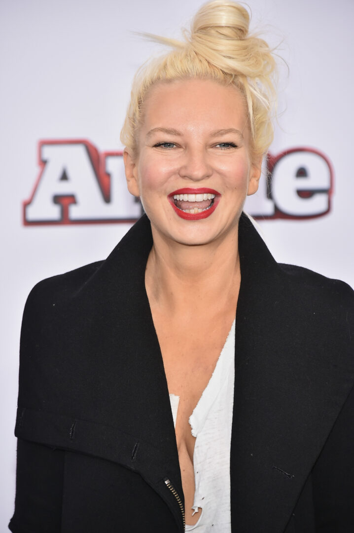 Sia Face Reveal: Pop Icon Flaunts Plastic Surgery Results, Stuns Fans ...