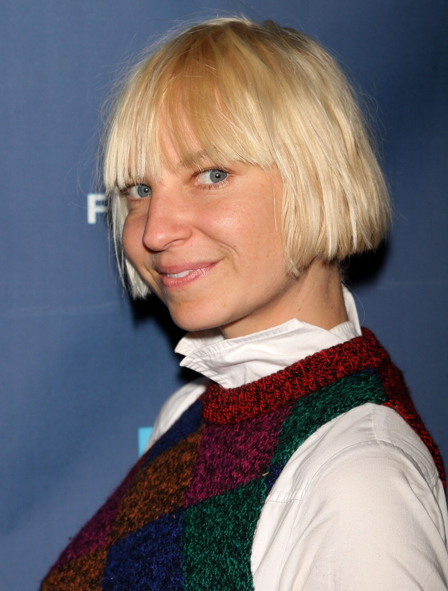 Sia Face Reveal: Pop Icon Flaunts Plastic Surgery Results, Stuns Fans ...