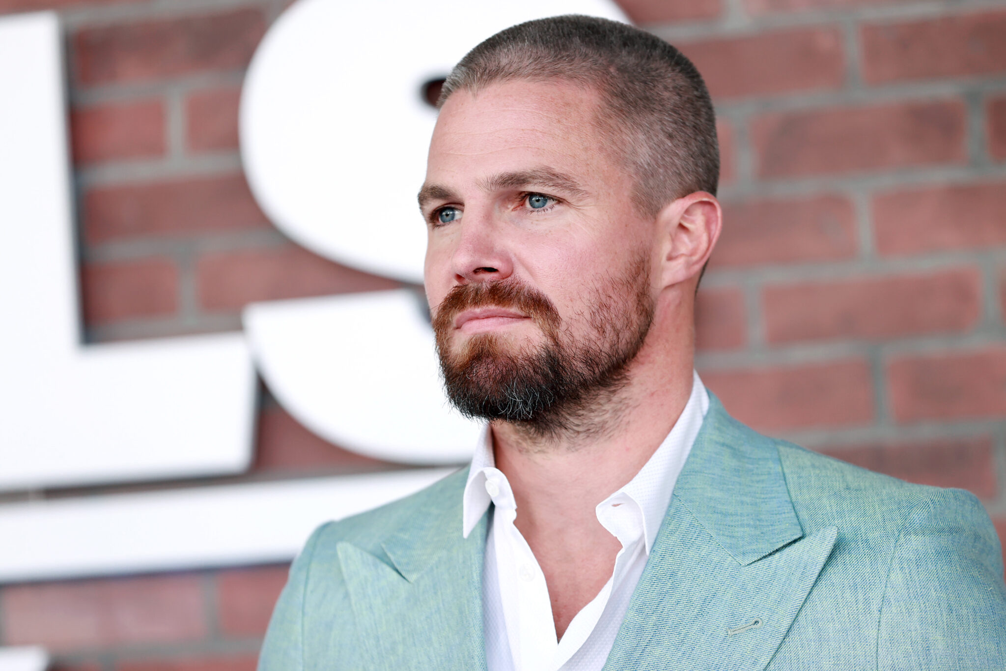 Stephen Amell Cast as Lead in Suits Spinoff!!!!!!!!!!