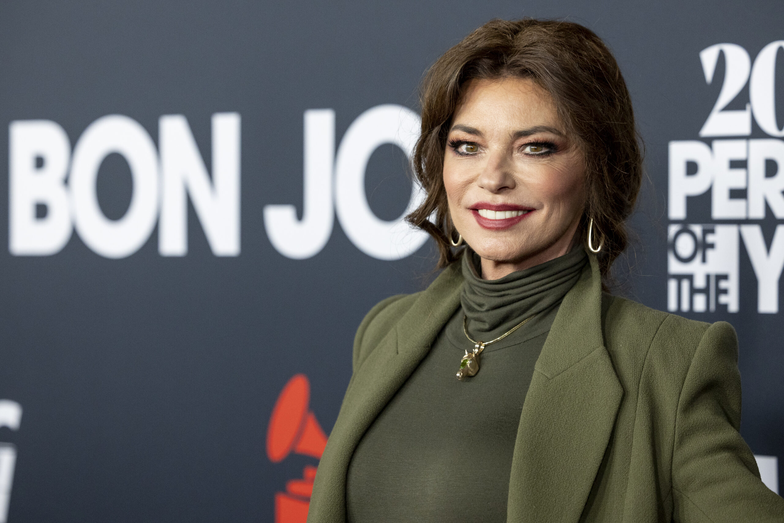 Shania Twain Unveils New Face & Hair, Declared 'Unrecognizable'