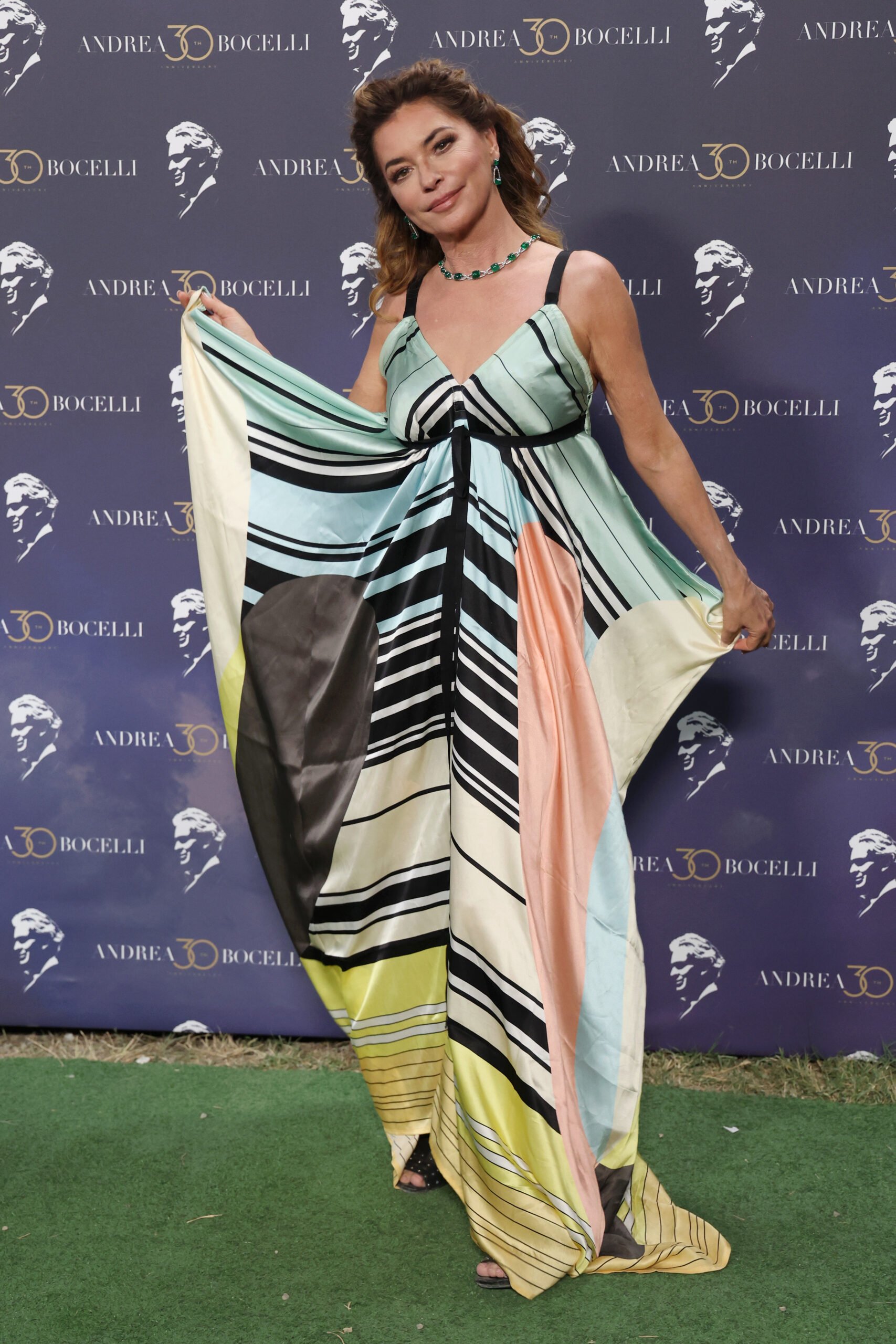 Shania Twain Unveils New Face & Hair, Declared 'Unrecognizable'