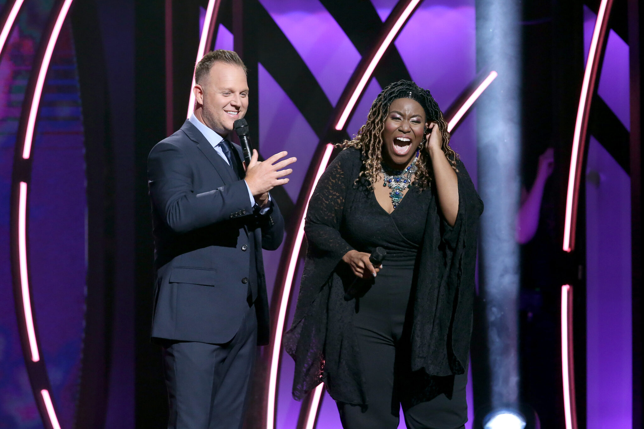 American Idol Pays Emotional Tribute to Mandisa