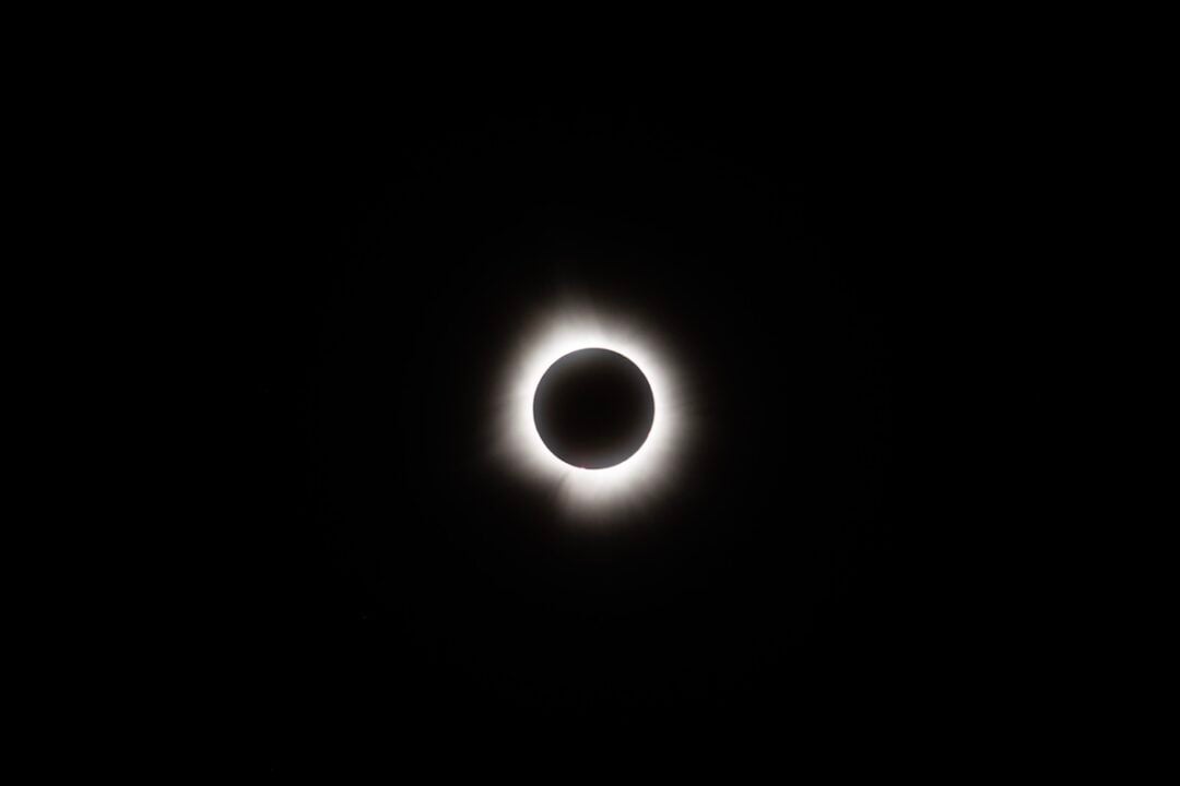 Jason Deluro Stares at Solar Eclipse Without Eye Protection: Photo