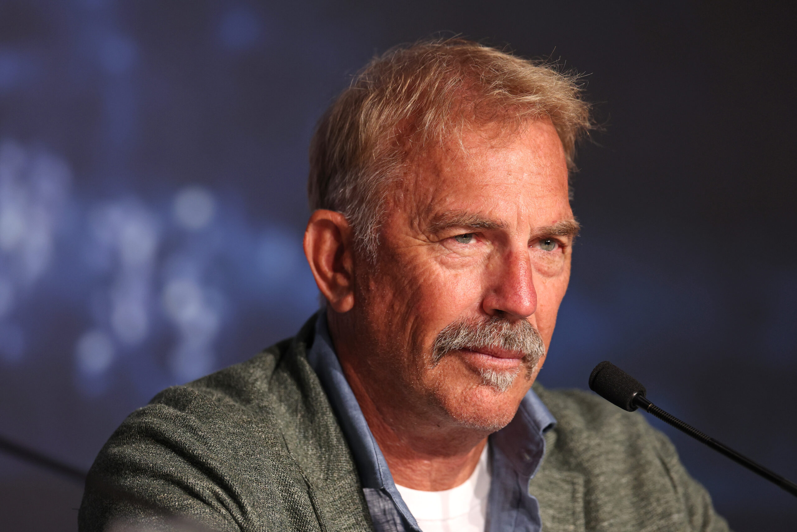 Kevin Costner Quashes Jewel Dating Rumors: She's Pretty But No!