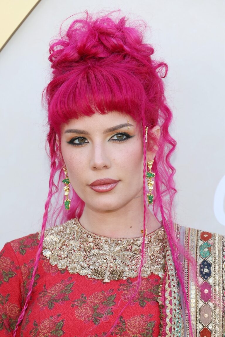 Halsey Seemingly Reveals Cancer & Lupus Diagnosis