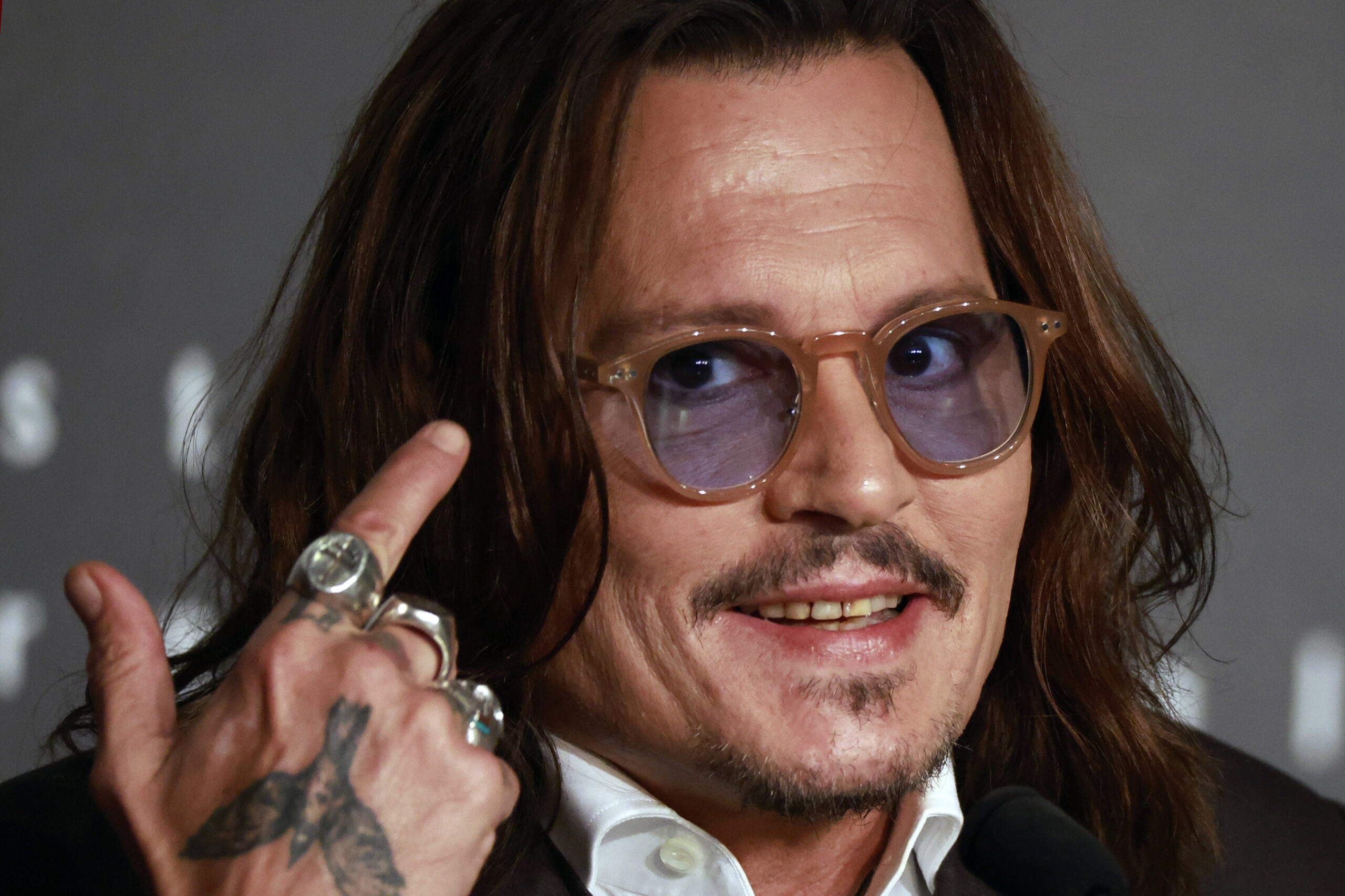 Johnny Depp's New Girlfriend Is a 28-Year-Old Russian Model