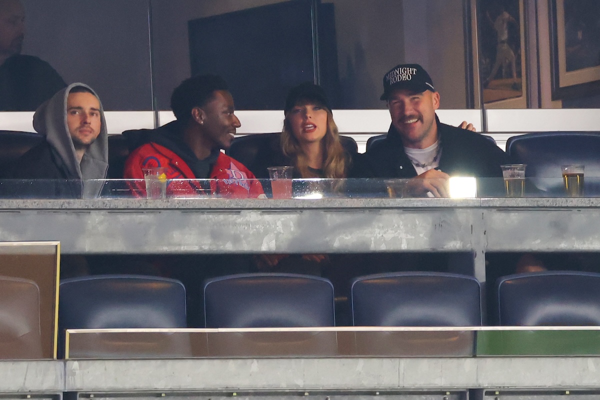 Taylor Swift & Travis Kelce Cozy Up At The Yankees’ Big Game: Photos