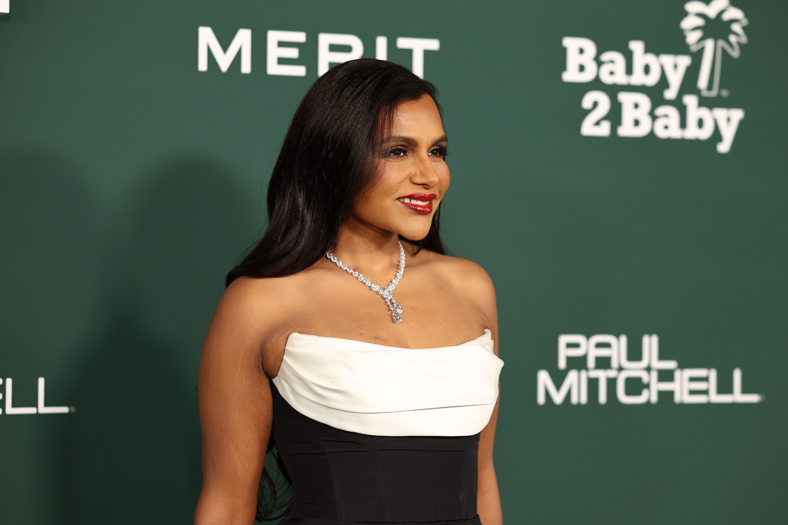 Mindy Kaling Displays Ultra-Slim Figure, Stirs Ozempic Rumors