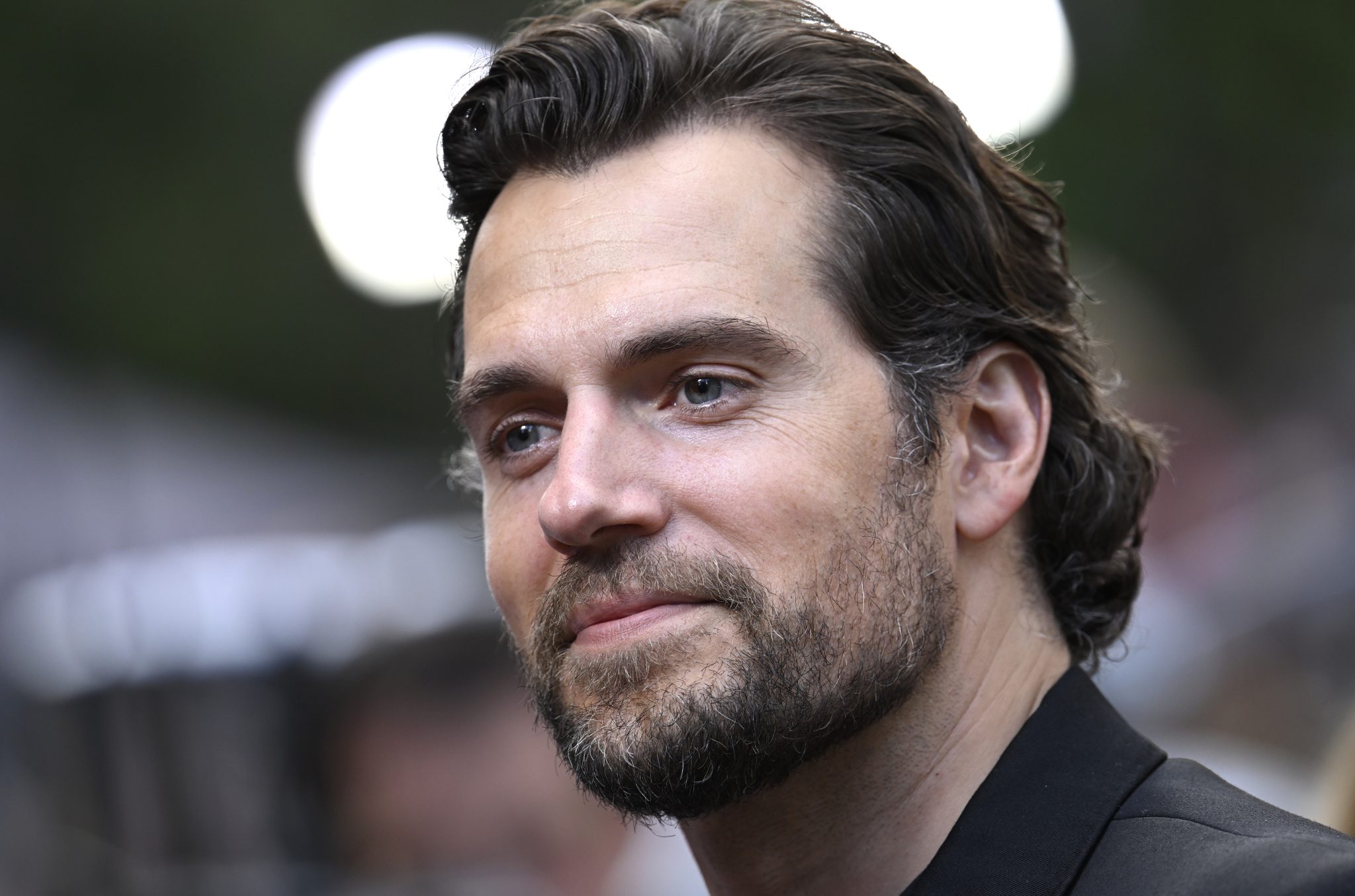 Henry Cavill Should Play James Bond, Fans Tell Jeff Bezos