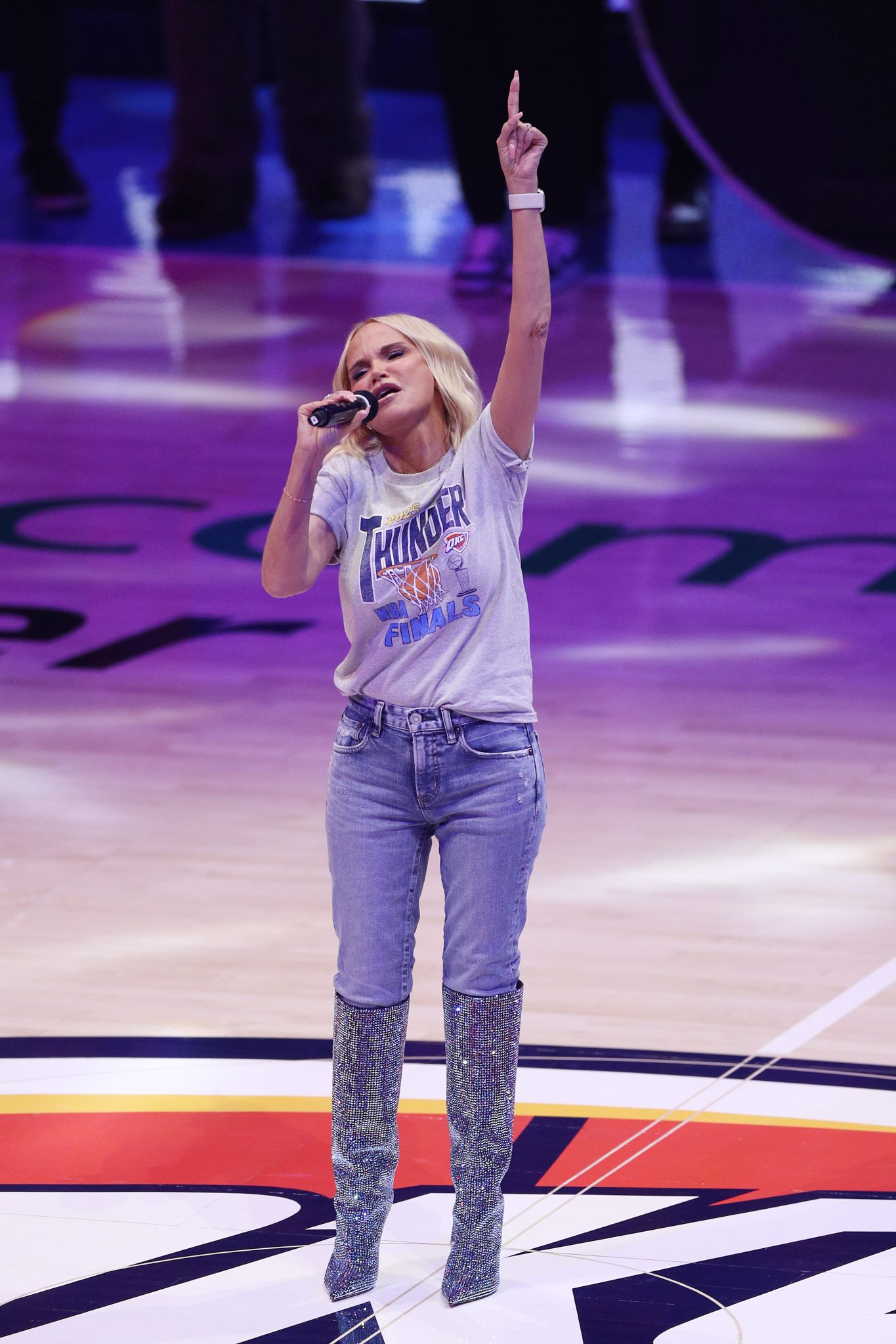 kristin-chenoweth-praised-slammed-after-nba-national-anthem