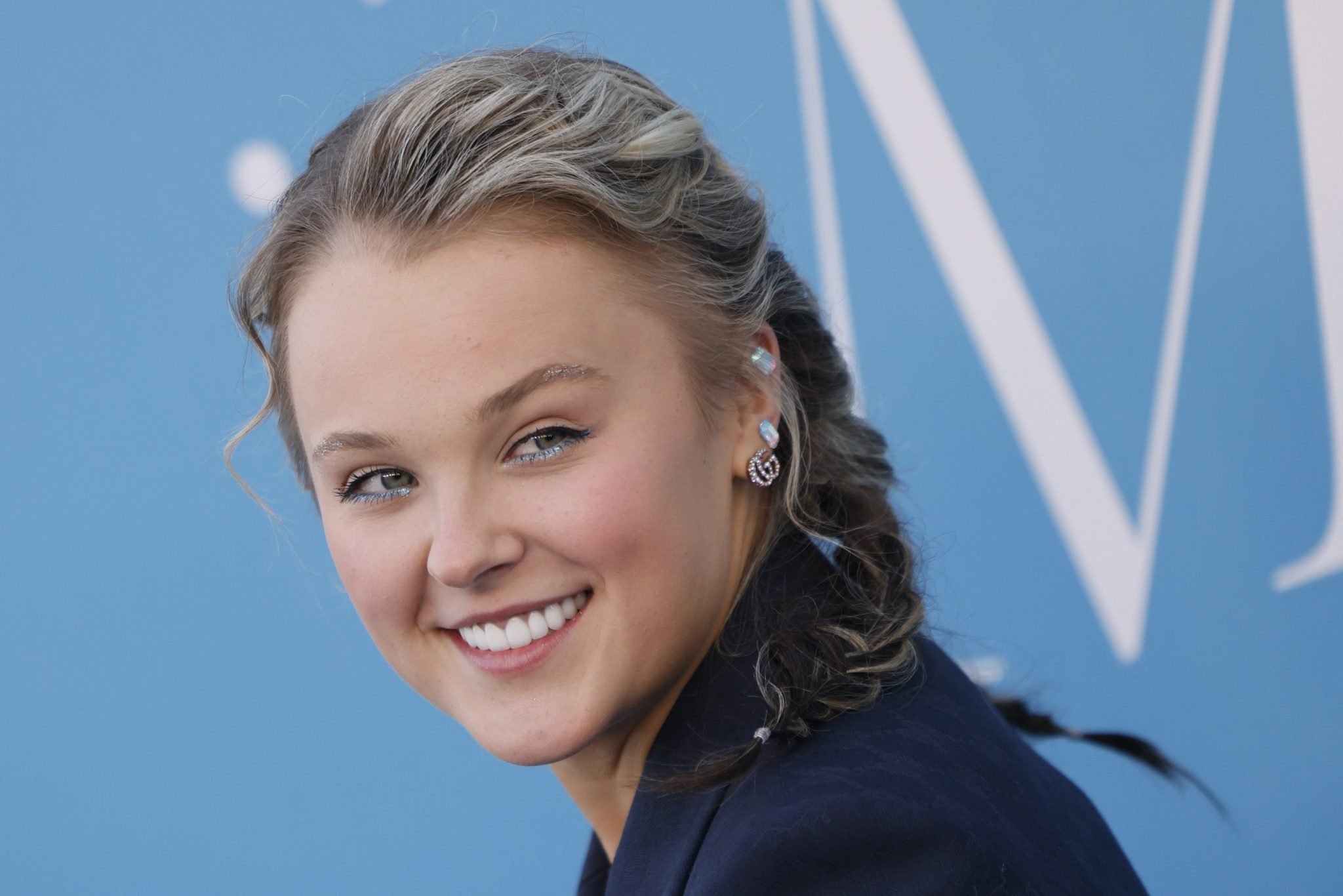 JoJo Siwa Boyfriend: Confirmed as Chris Hughes!!!!!