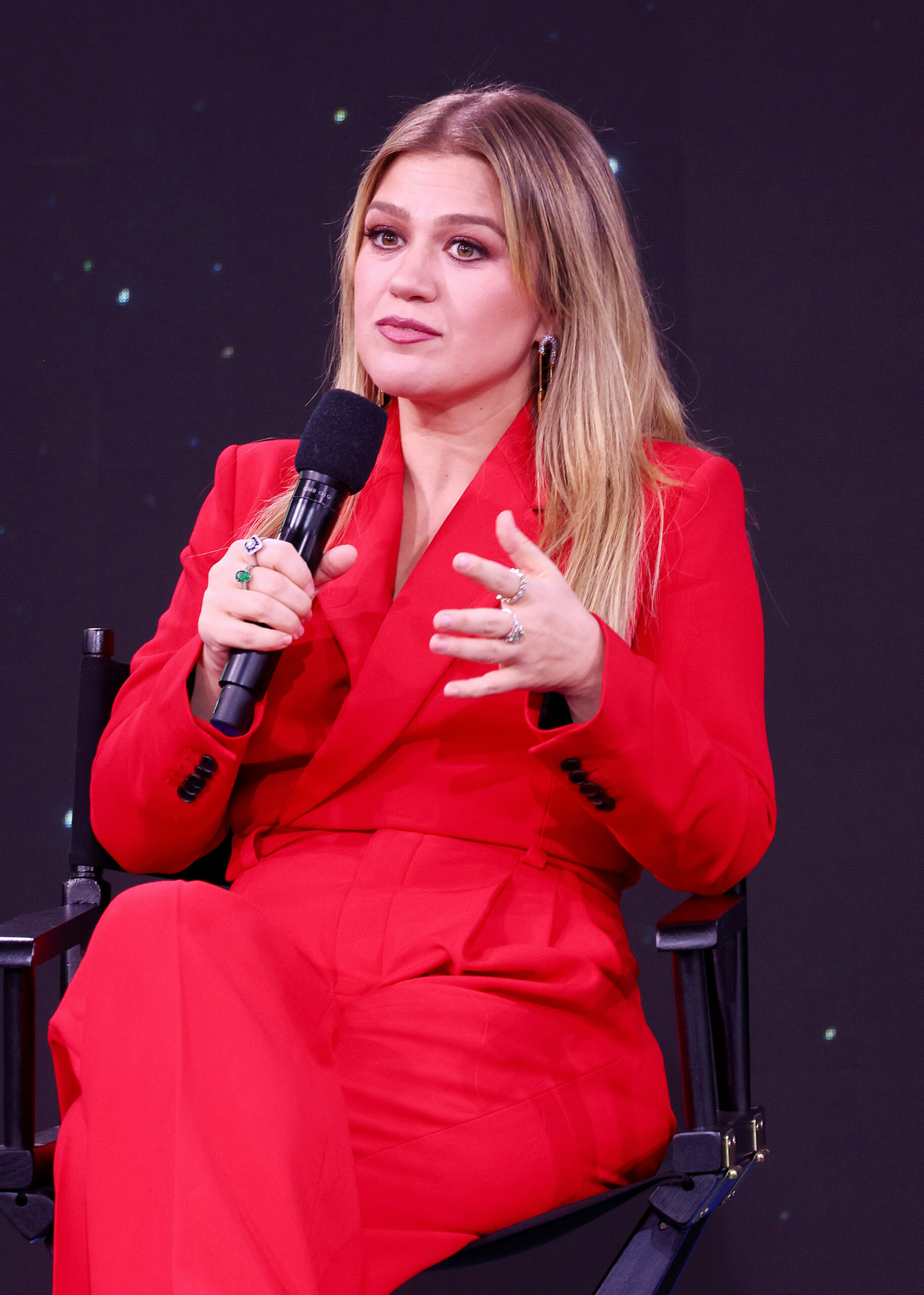 Kelly Clarkson Gets "Blown Away" in Perth