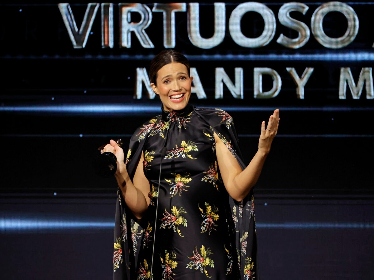 Mandy Moore 'Unrecognizable' to Fans After Debuting New Face