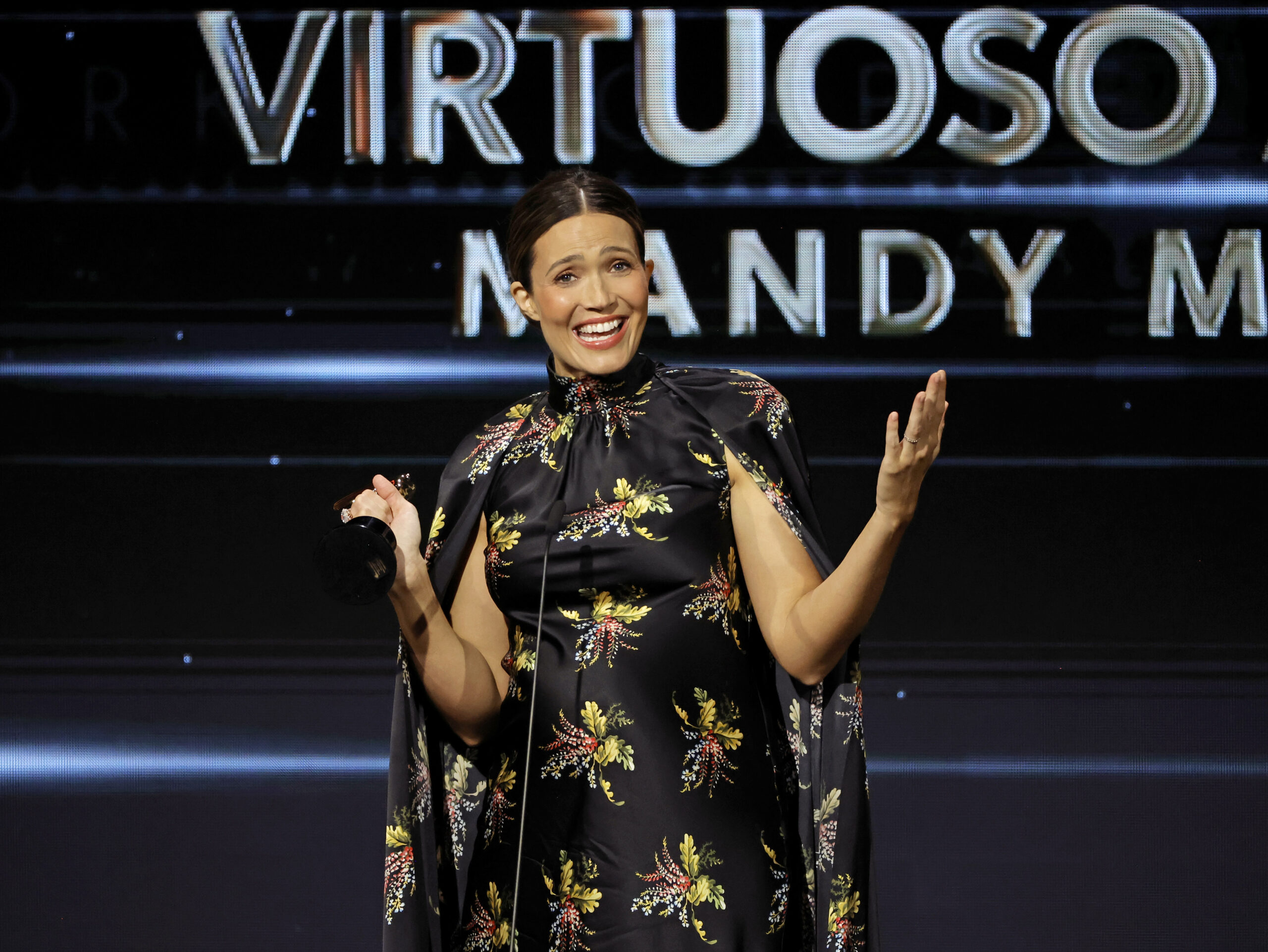 Mandy Moore 'Unrecognizable' to Fans After Debuting New Face