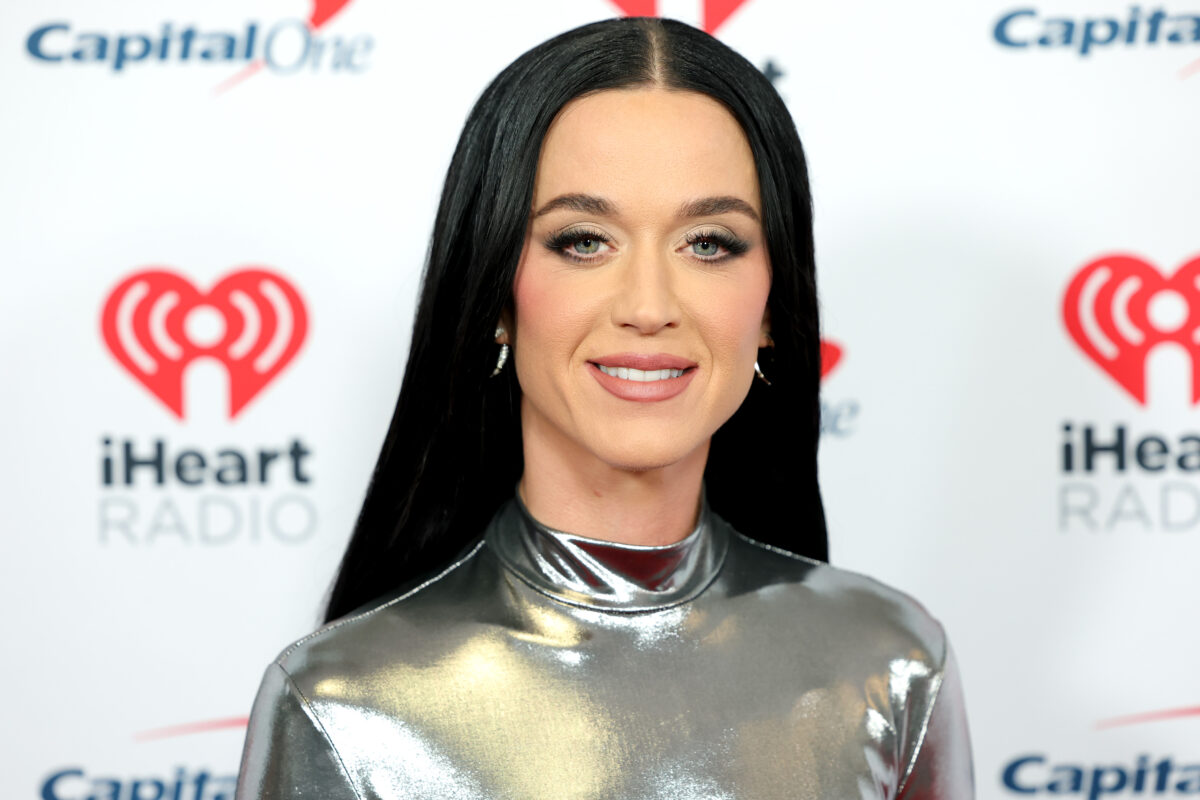Katy Perry & Justin Trudeau Labeled ‘Companions’ in Christmas Pic – The ...
