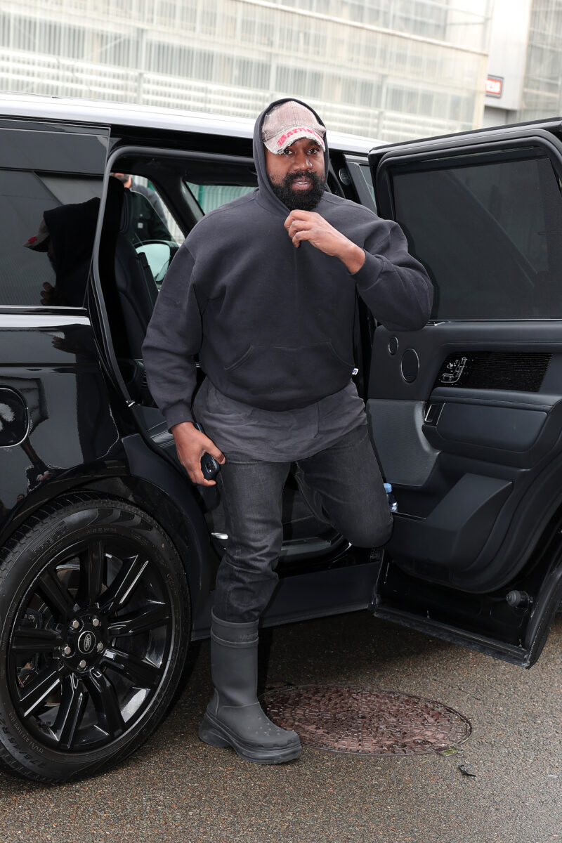 Kanye West Takes Out Ad to Apologize For Anti-Semitism, Blames Brain ...