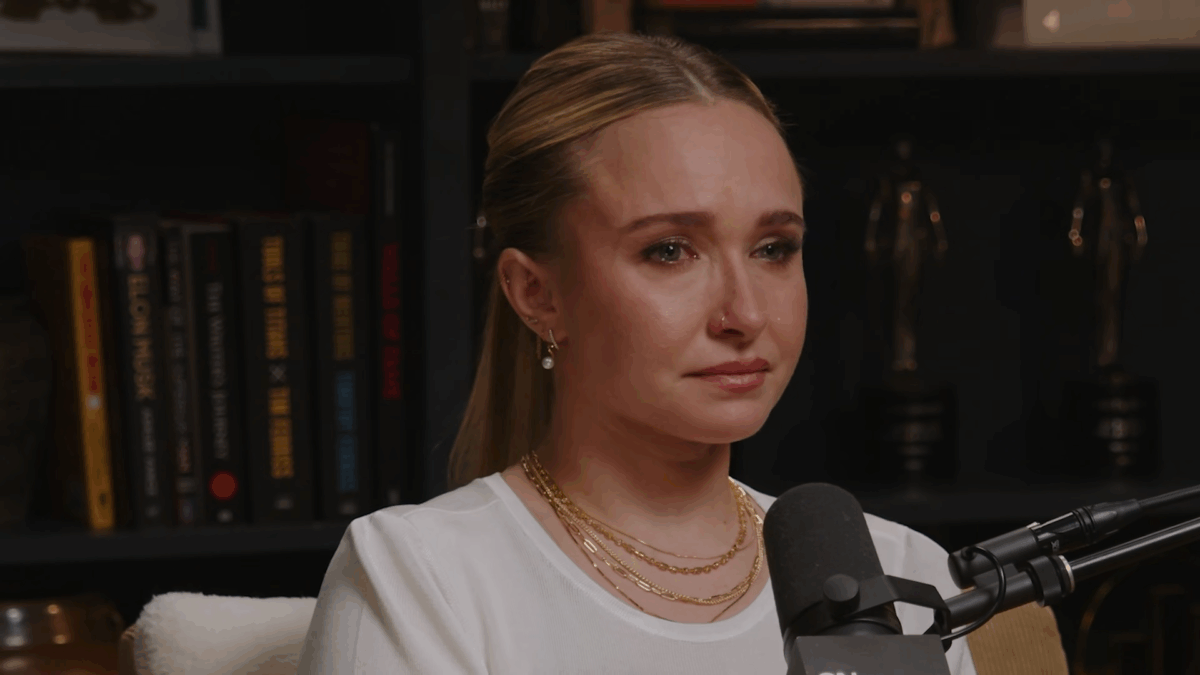 Hayden Panettiere Was Given To An Undressed Celebrity At 18